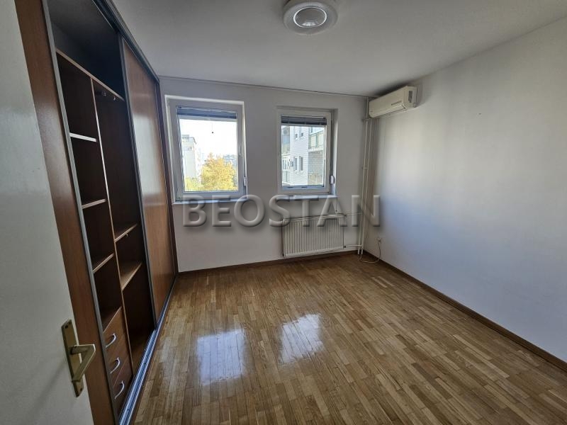 Novi Beograd - Arena blok 22 #65166 750 €