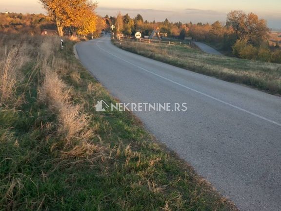 Fruška gora, Banstol (“kod Krsta”) Plac sa predivnim pogledom na brda, Dunav i ravnicu