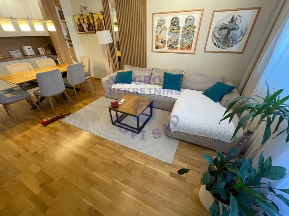 Četvorosoban stan na prodaju, 111m2, 285.830€