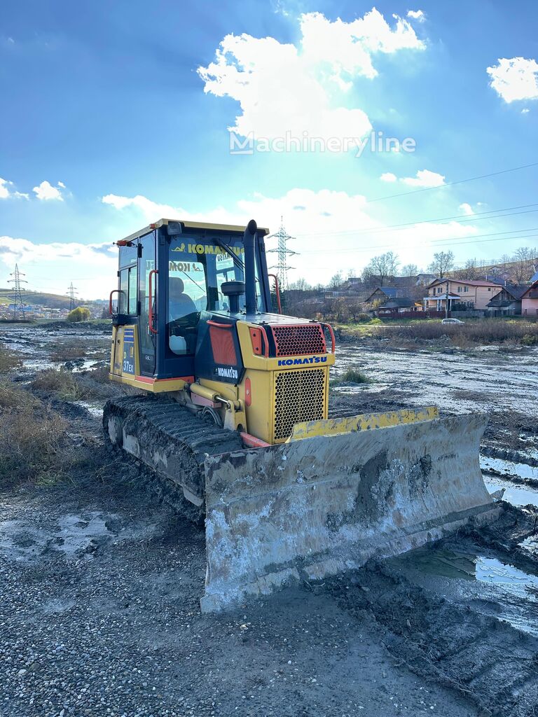 Komatsu D37EX-21 buldožer