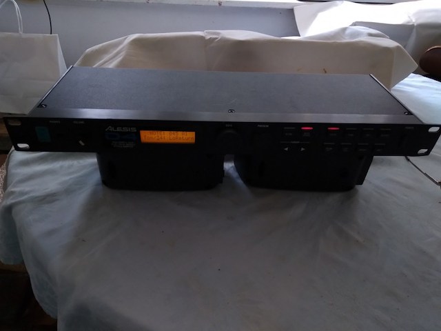 Alesis D4 Drum Modul ispravan.Nedostaje Originalan Ales