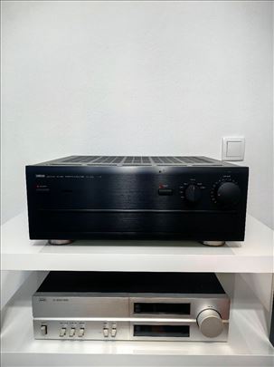 Yamaha AX-1050