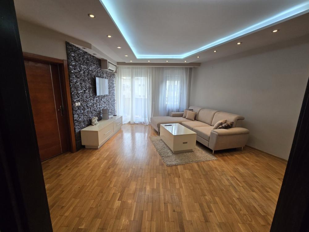 Dvosoban lux u Žorža Klemansoa ID#18862 1.000 €