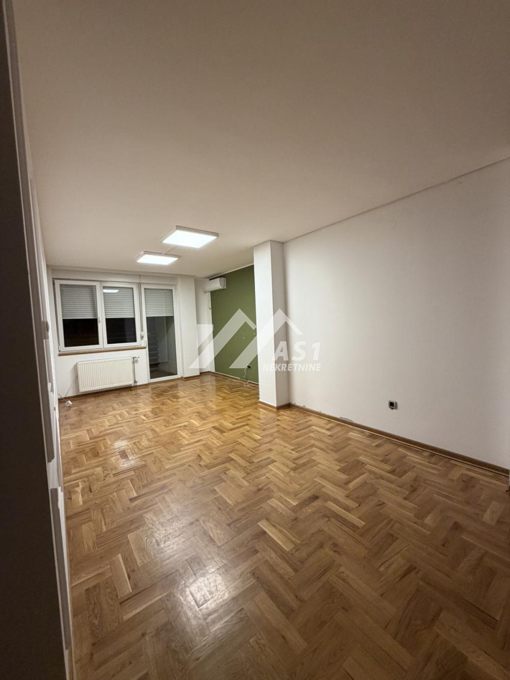 IZDAJE SE DVOSOBAN STAN NA ROTKVARIJI-nenamesten ID#4421 450 €