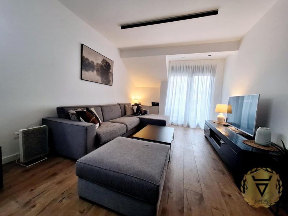 Trosoban stan za izdavanje, 77m2, 1.300€