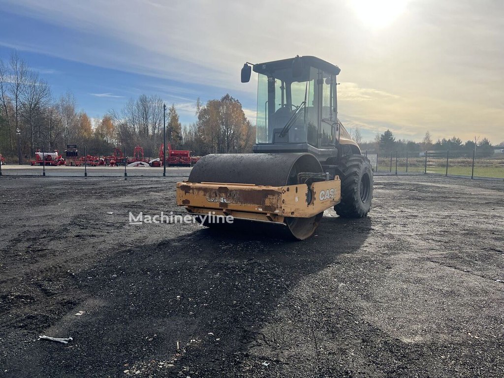 Prodaje se Case 111G EX-D kompaktor s jednim valjkom na aukciji