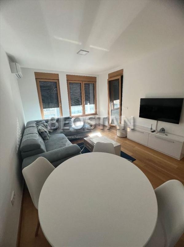 Novi Beograd - West 65 exing #65294 1.200 €