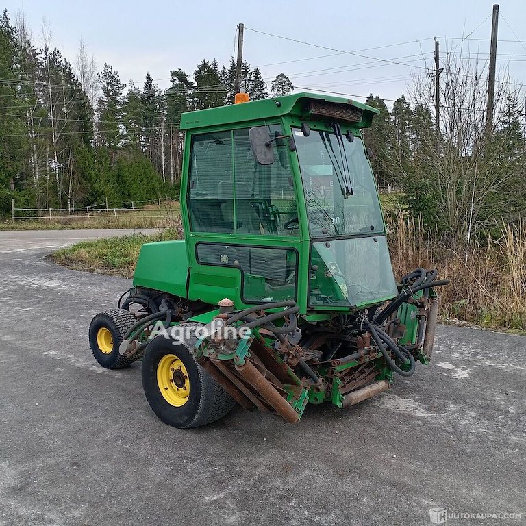 Prodaje se John Deere 3235 kelaleikkuri, 4 WD ja hytti, Hollola traktor kosilica na aukciji