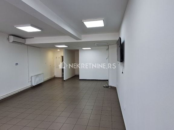 Izdavanje, Lokal 60 m2, Bubanj, Zmaj Jovina 53