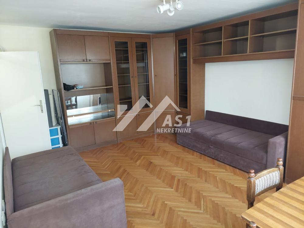 Izdaje se garsonjera od 30 m2 na Limanu III ID#4553 270 €