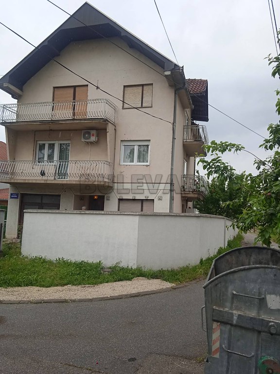 četvorosobna kuća, 220 m2, Kragujevac, Stojana Protića ID: p-014032