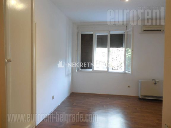 #9582, Izdavanje, P.P., KRUNSKA, 1100 EUR