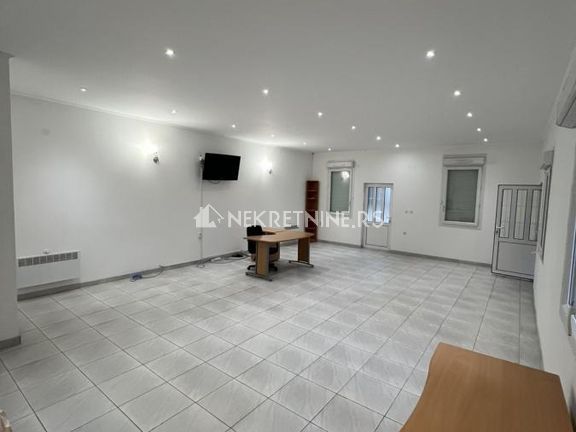 Poslovni prostor 61m²