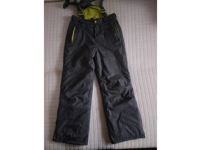 Y.F.K. SKI PANTALONE ODLICNE VEL 152 - 12 god