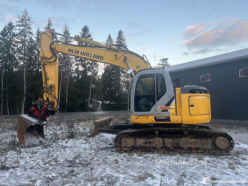 Prodaje se New Holland E225 BSR, kaivinkone pyörittäjällä, todella siistikuntoinen, 200 bager guseničar na aukciji