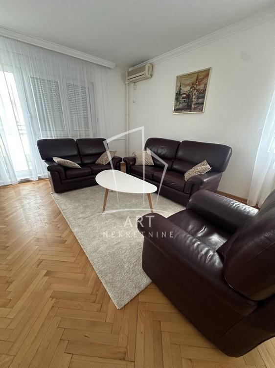 Zvečanska, Trosoban stan za izdavanje, 81m2, 750€