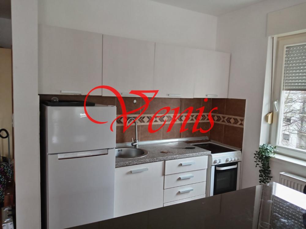 CENTAR ul. Petra Drapšina 33 m2 – 300 Evra USELJIV ID#2669 300 €