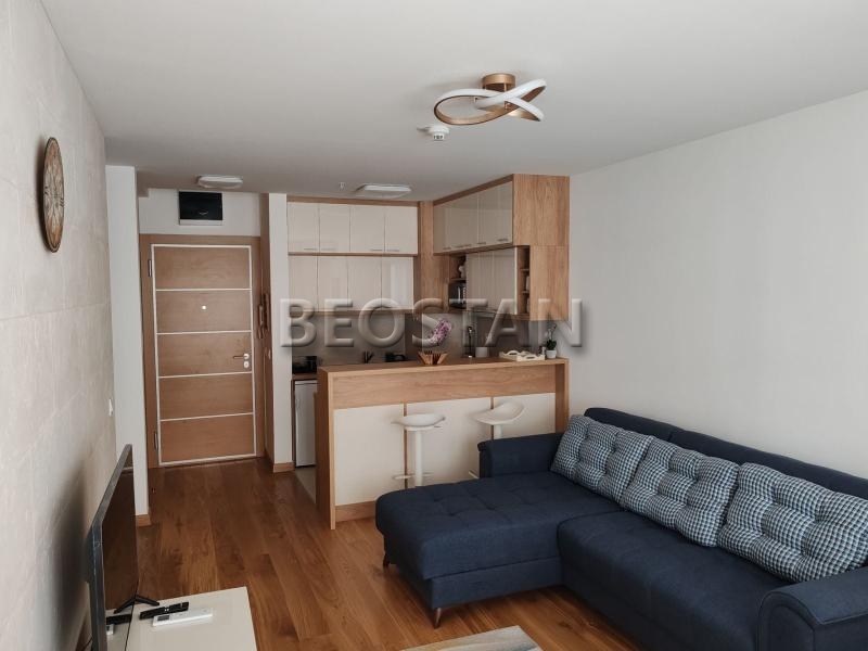 Širi centar - Vozdovac - vozdove kapije #65425 750 €