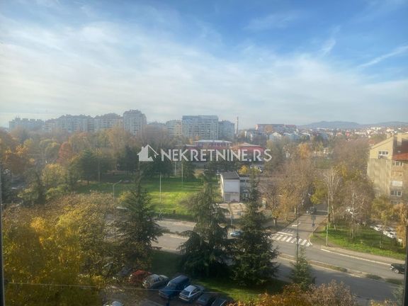 Moderan kancelarijski prostor - 44m² - Centar Niša - Pogled na park