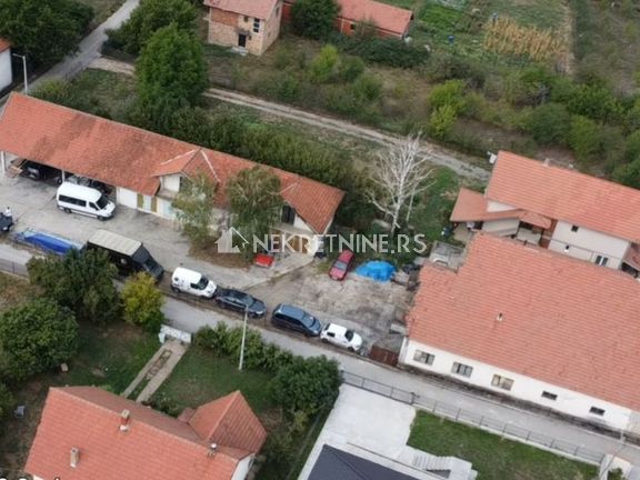 POSLOVNI KOMPLEKS 950 m² NA 16 ARI, MLADENOVAC