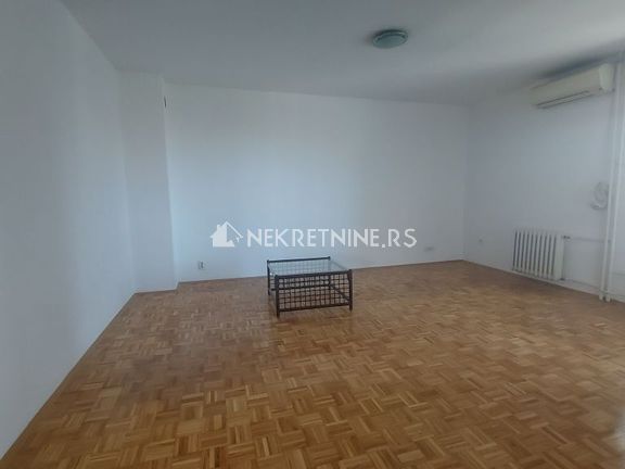 Beograd - Žarkovo - Repiška, 3,0 s, 90 m2, prazan