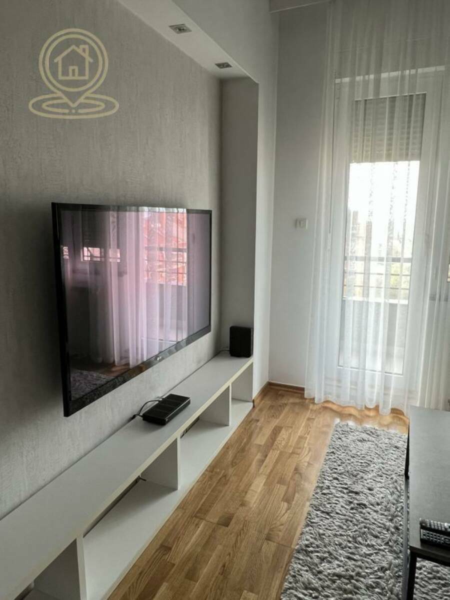 Izdavanje stanova Novi Sad – dvosoban stan 43 m² na odličnoj lokaciji, Bule
