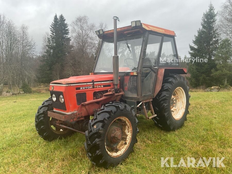Prodaje se Zetor 7045 vibro ploču na aukciji