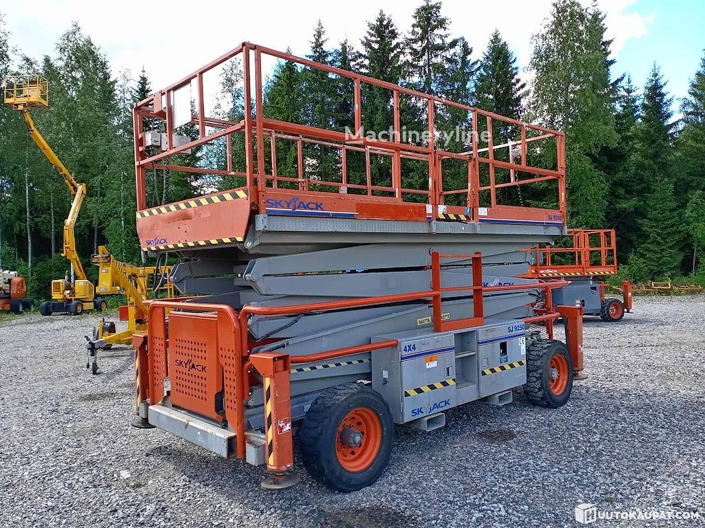 Prodaje se Skyjack SJ 9250 4x4 scissor lift, Inspected!, 2008, Hollola makazastu platformu na aukciji