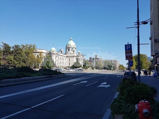 Prelep stan za poslovni prostor-Trg Nikole Pašića