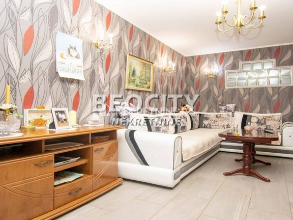 Stara Pazova, Centar, Svetozara Markovića, 4.0, 83m2, 130000EUR