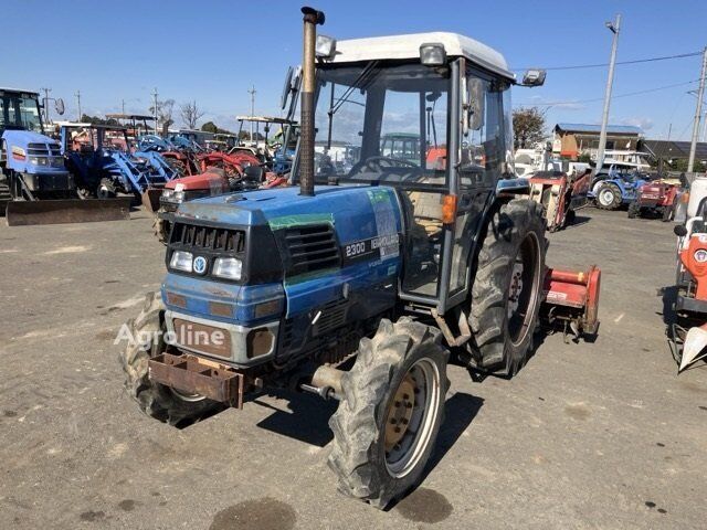 New Holland TRACTOR(NEW HOLLAND) traktor točkaš
