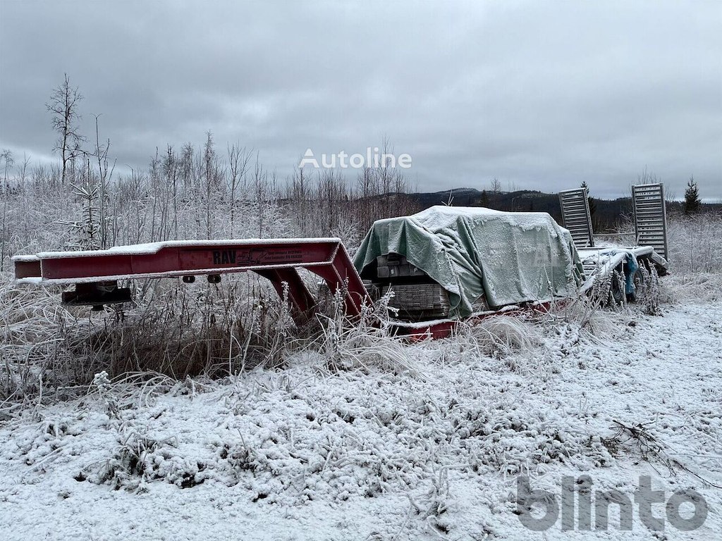 Prodaje se poluprikolicu sa niskom platformom na aukciji