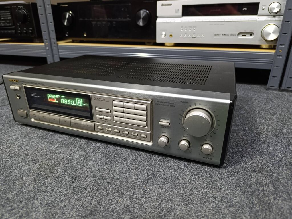 Onkyo TX 7800 risiver retro specifikacija Tuning range: FM, MW