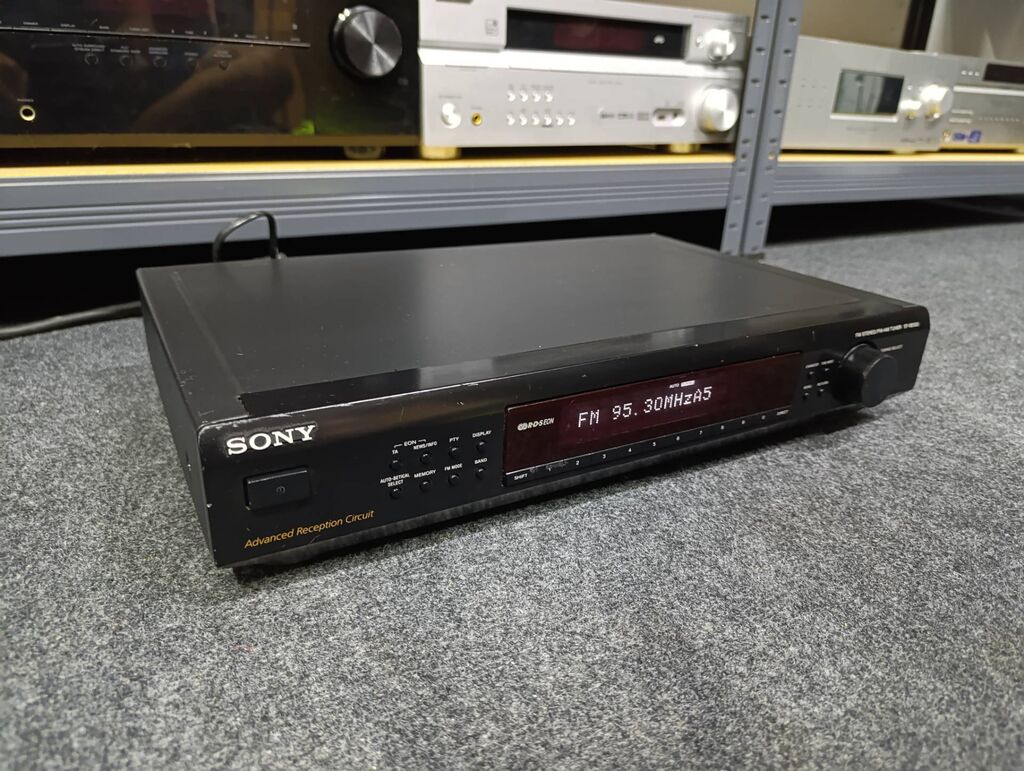 Sony ST-SE 520 ispravan tjuner Technical Data Reception: (FM/MW/LW)