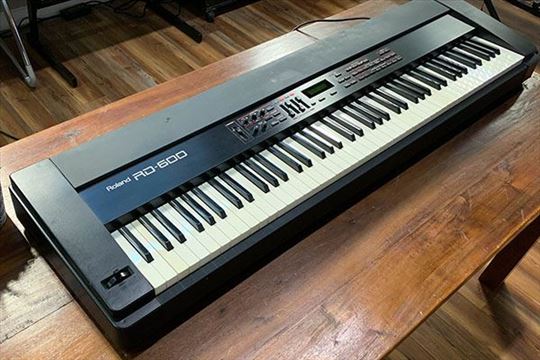 Roland RD 600 digitalna klavijatura U ocuvanom st