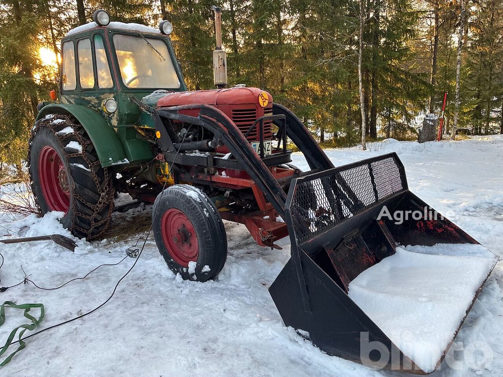 Prodaje se Volvo traktor točkaš na aukciji