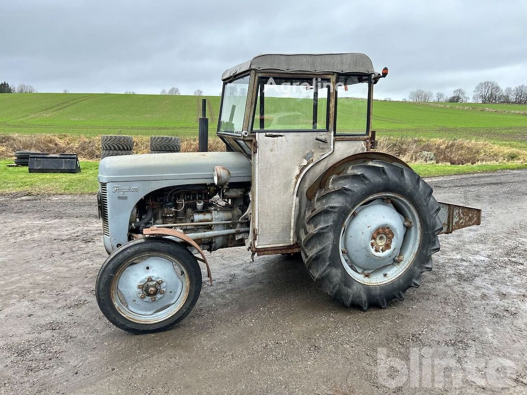 Prodaje se Massey Ferguson TEA 20 B traktor točkaš na aukciji