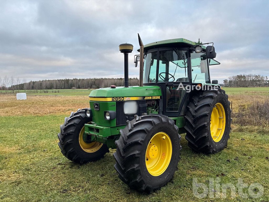 Prodaje se John Deere J. DEERE 2850 4WD traktor točkaš na aukciji