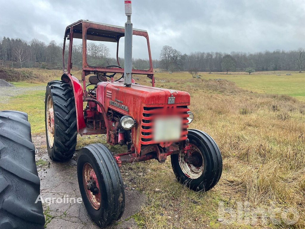 Prodaje se International MC CORMICK INTERN B 275 traktor točkaš na aukciji