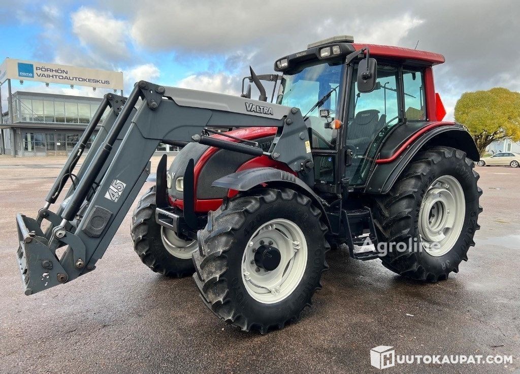 Prodaje se Valtra N121 Advance with front loader, 2007, 9,900 h, Ylivieska traktor točkaš na aukciji