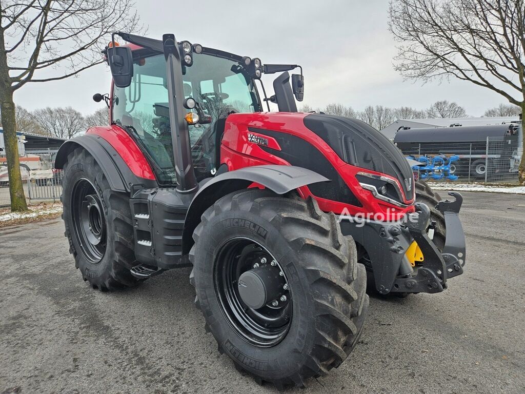 Novi Valtra T255 V 2A1 Versu traktor točkaš