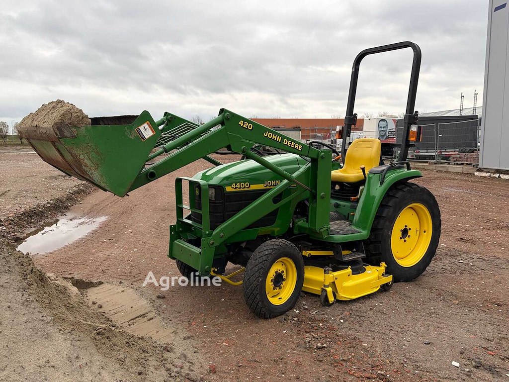 Prodaje se John Deere 4400 mini traktor na aukciji