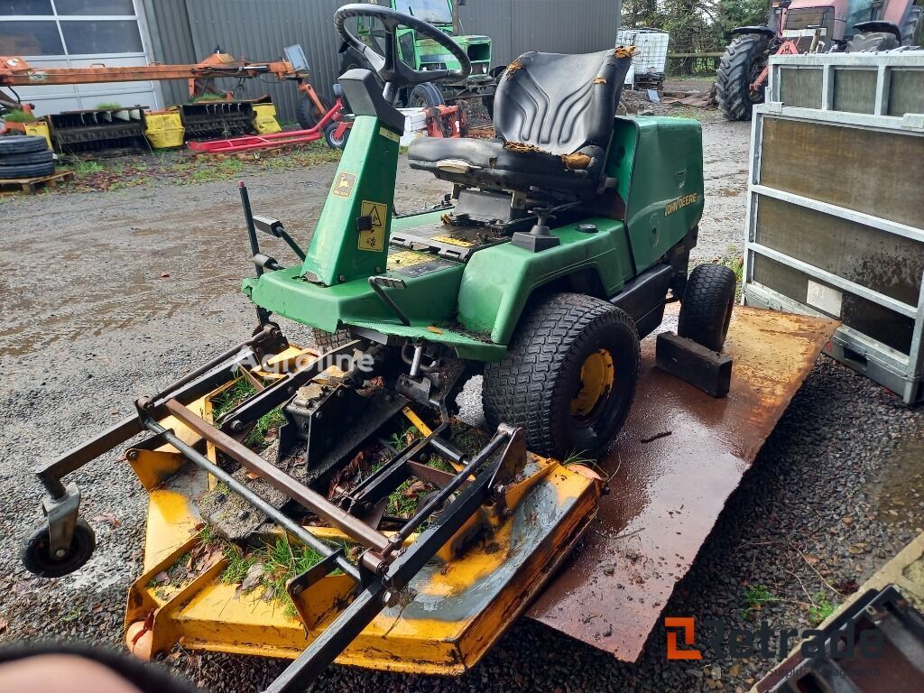 Prodaje se John Deere F725 traktor kosilica na aukciji