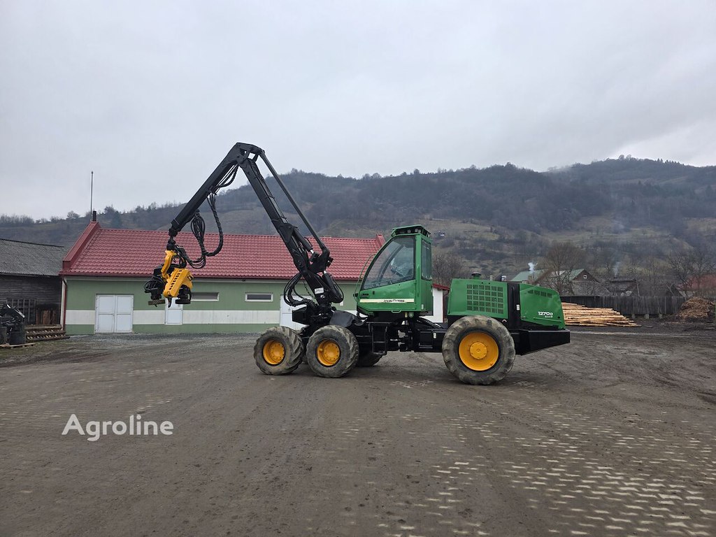 John Deere 1270 harvester