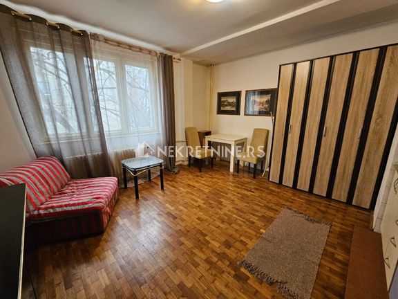 Na prodaju garsonjera 23 m² – Karaburma
