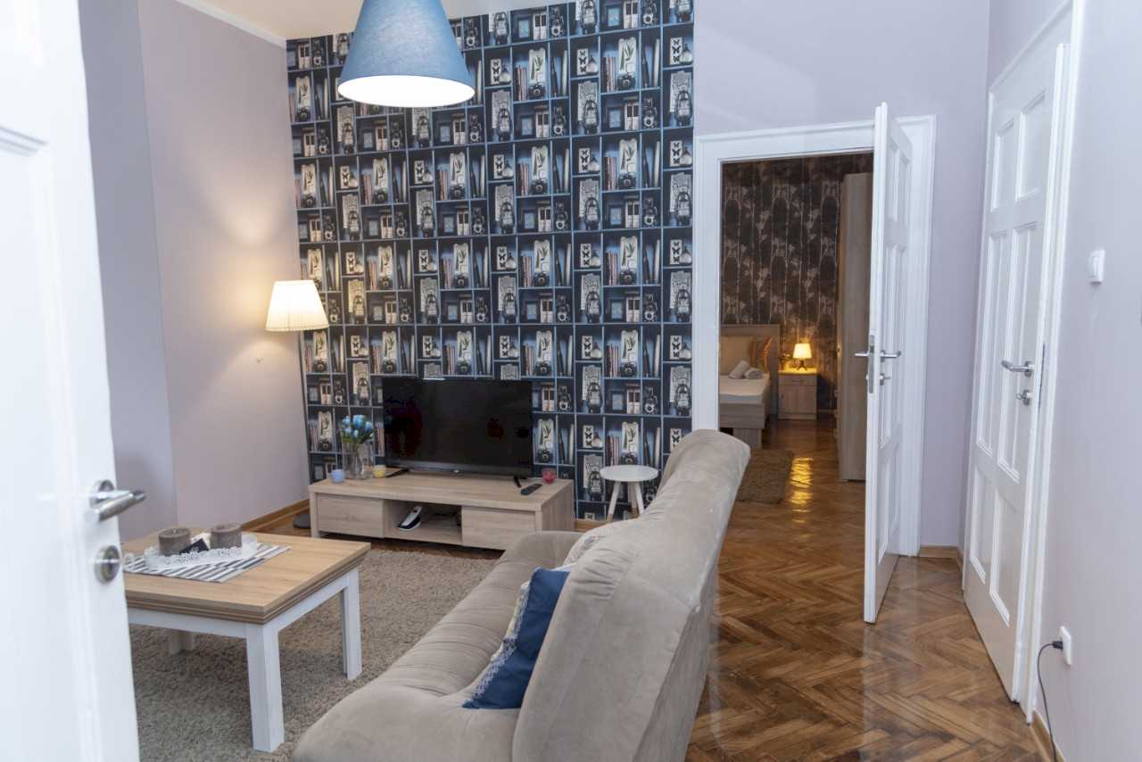 Apartman Trg 4
Četvorosobni stan Trg 4 – Apartman u centru Beograda