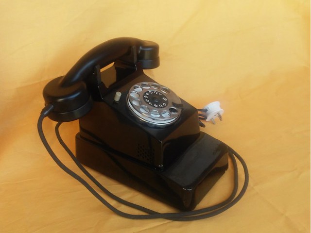 Francuski metalni telefon