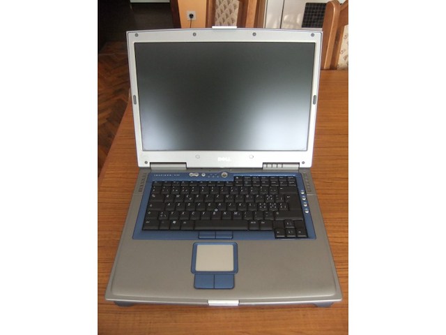 Dell Inspirion 9100 laptop ispravan sa manom