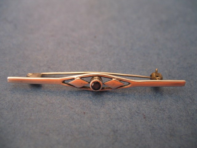 Srebrni bros-drzac kravate sa safirom