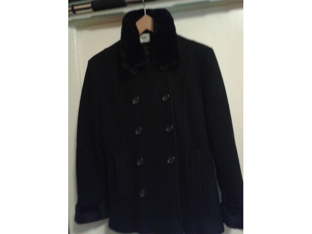 Crna jakna sa krznom